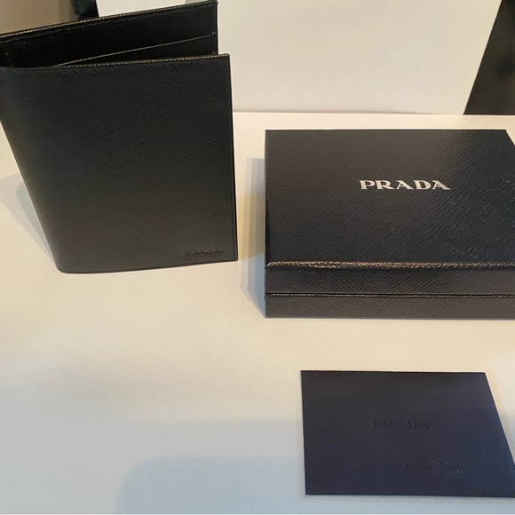Prada | Accessories | Prada Cards Wallet Black Authentic Size 5x4 ...